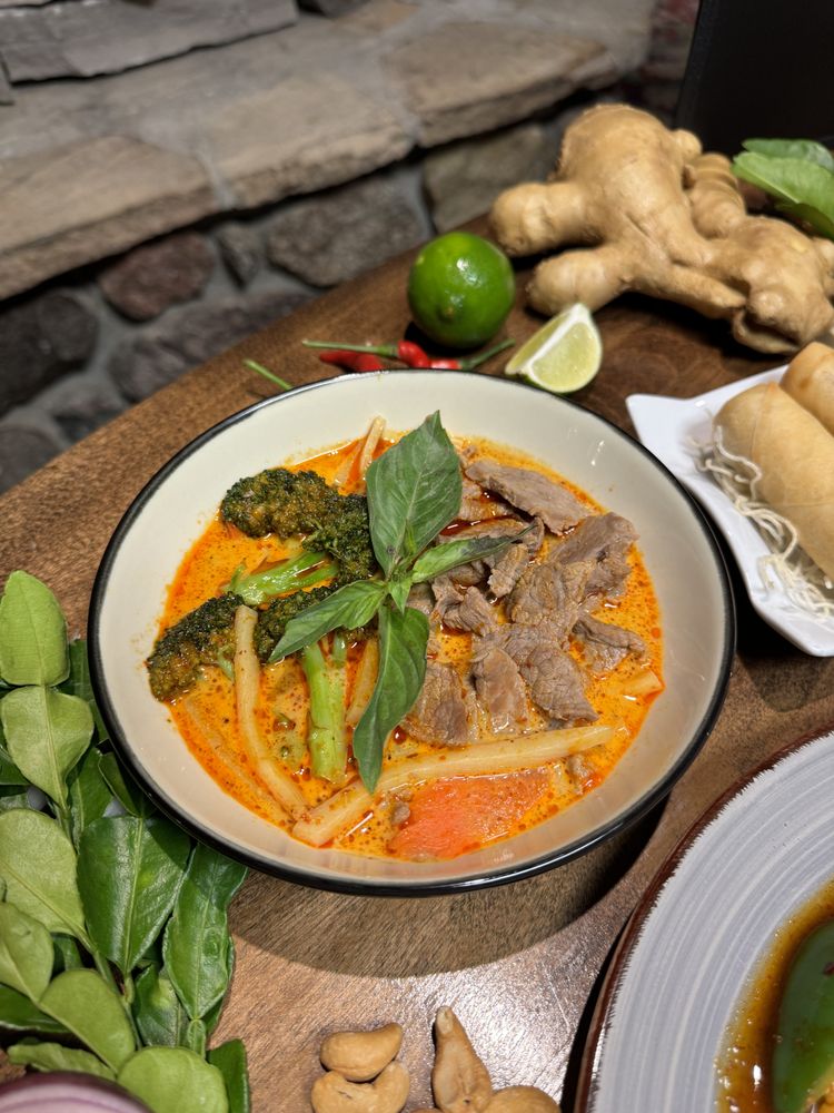 THAI KITCHEN & BAR - Updated December 2025 - 13 Photos - 634 Grand ...