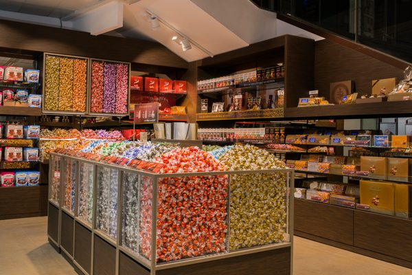 LINDT - 15 Photos - Calle de Goya, Seine-Maritime, Madrid, Spain ...