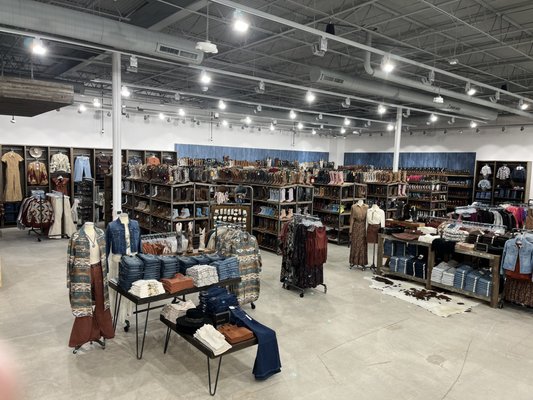 BOOT BARN - Updated March 2025 - 39 Photos - 527A W Commerce St ...