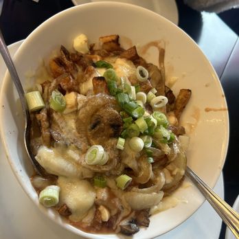 POUTINEVILLE - 634 Photos & 602 Reviews - 1365 Rue Ontario E, Montréal ...