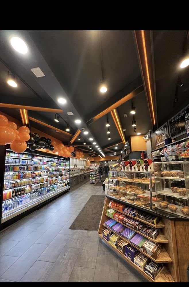 METRO CAFE - Updated August 2025 - 12 Photos - 297 7th Ave, New York ...