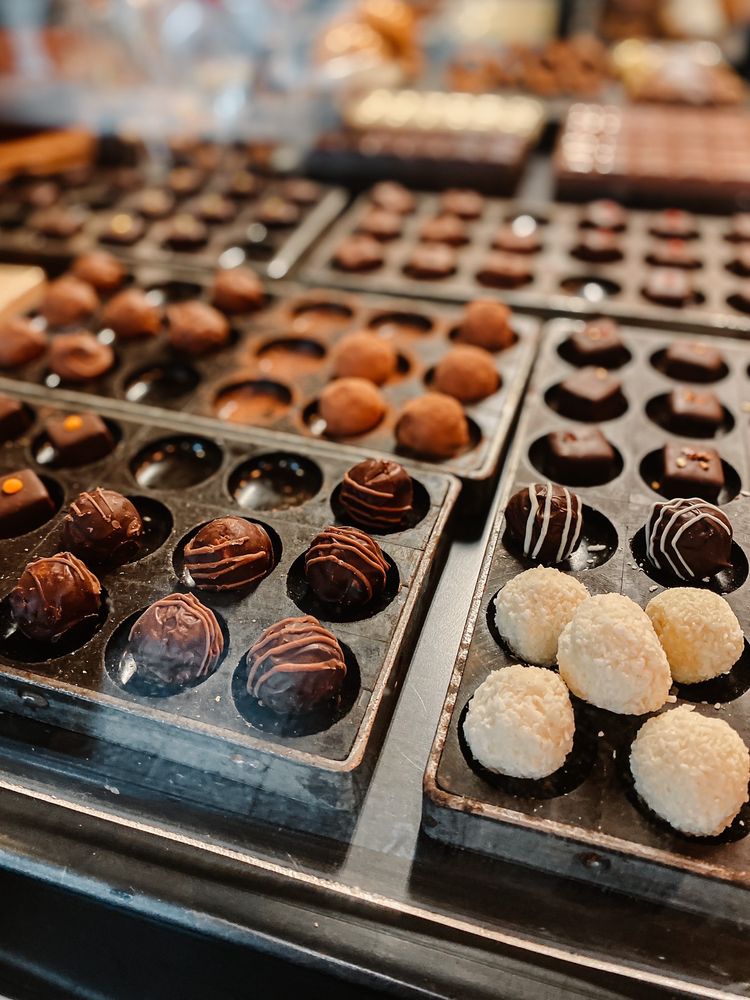 ITALIAN BEAR CHOCOLATE - Updated February 2025 - 251 Photos & 96 ...