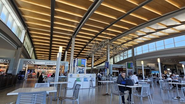 SACRAMENTO INTERNATIONAL AIRPORT - TERMINAL B - Updated December 2025 ...