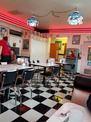 HI-WAY 101 DINER - 124 Photos & 232 Reviews - Diners - 392 W Washington ...