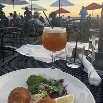 RED HAT ON THE RIVER - Updated May 2025 - 688 Photos & 747 Reviews - 1 ...