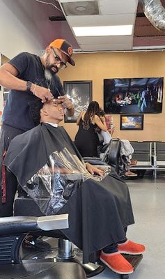 REGGIE’S BARBERSHOP AND SALON - Updated October 2025 - 17 Photos - 5226 ...