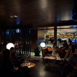 UP ROOM - Updated May 2025 - 293 Photos & 142 Reviews - 2018 W North ...