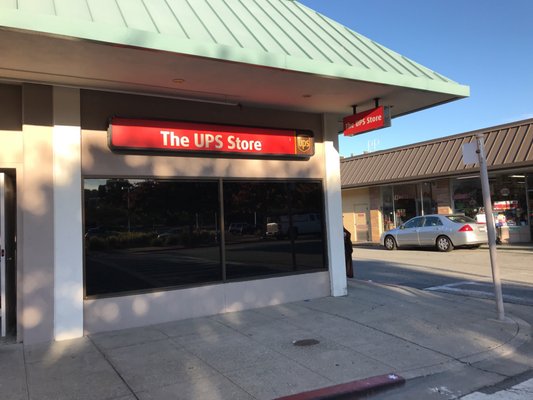 THE UPS STORE - Updated November 2024 - 48 Photos & 111 Reviews - 1534 ...