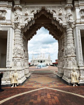 BAPS SHRI SWAMINARAYAN MANDIR, CHICAGO - Updated October 2025 - 261 ...
