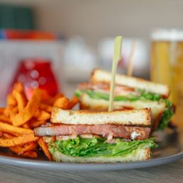 MISFIT KITCHEN - Updated October 2025 - 140 Photos & 77 Reviews - 111 N ...