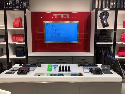 TUMI OUTLET - 21 Photos - One Mills Cir, Ontario, California - Luggage ...