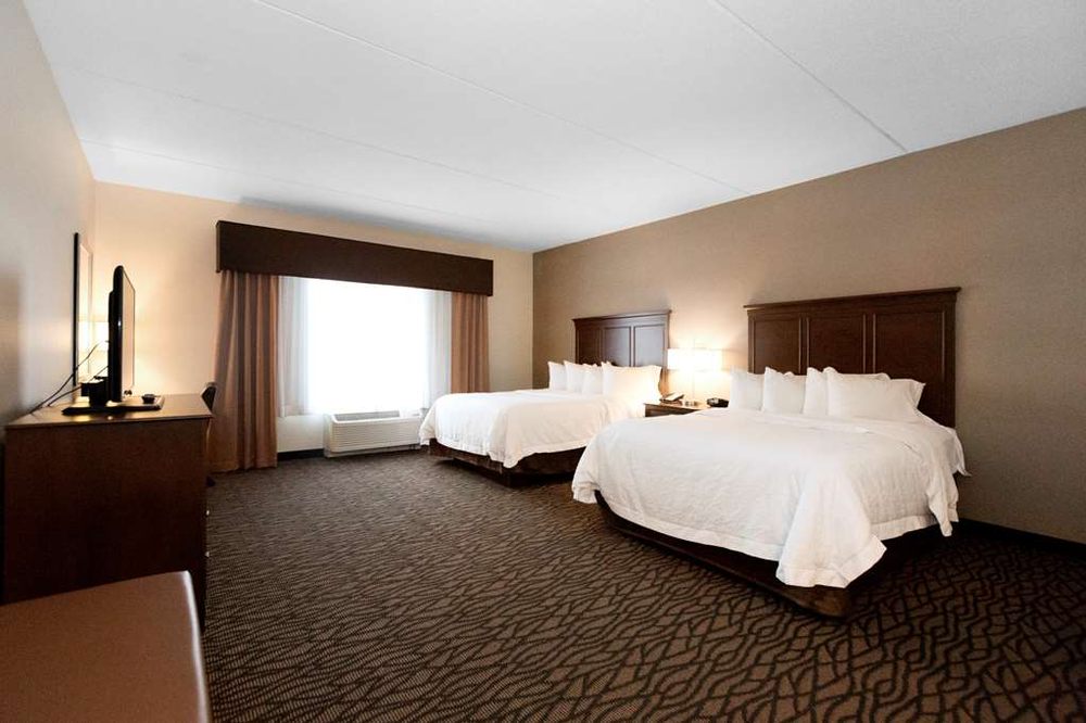 HAMPTON INN BUTLER - 65 Photos - 400 Benevan Sq, Butler, Pennsylvania ...