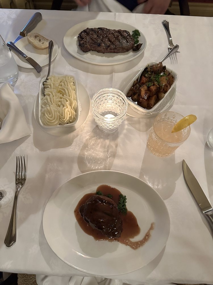 529 WELLINGTON - Updated July 2025 - 16 Photos & 83 Reviews - 529 ...