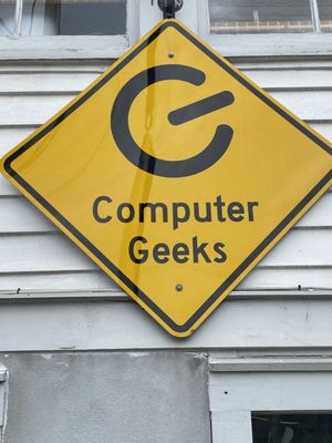 THE COMPUTER GEEKS - Updated August 2025 - 88 Reviews - 4417 Magazine ...