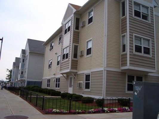 MISSION MAIN APARTMENTS - Updated August 2024 - 13 Photos - 43 Smith St ...