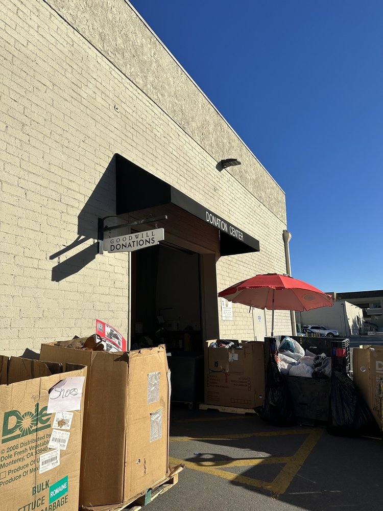 OC GOODWILL BOUTIQUE TUSTIN - 54 Photos & 154 Reviews - 502 E 1st St ...