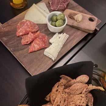 THE EDMON - Updated June 2024 - 534 Photos & 328 Reviews - 5168 Melrose ...