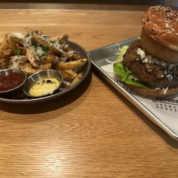 GORDON RAMSAY BURGER - Updated July 2024 - 1027 Photos & 585 Reviews ...