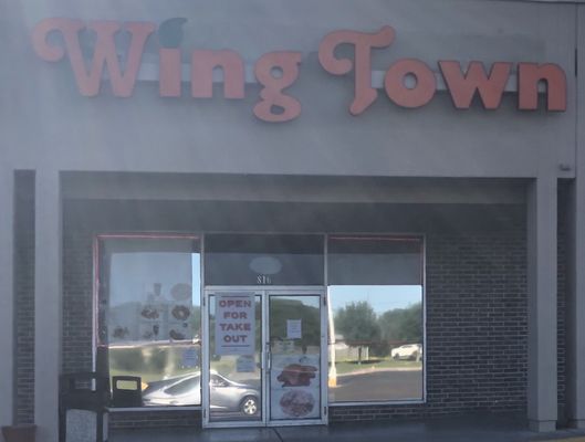 WING TOWN - Updated 2024 - 73 Photos & 62 Reviews - 816 S Fort Hood St ...