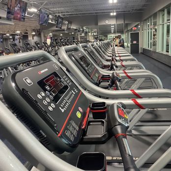 CRUNCH FITNESS - SOUTH AUSTIN - Updated April 2025 - 23 Photos & 19 ...