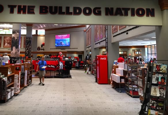 UNIVERSITY OF GEORGIA BOOKSTORE - Updated October 2024 - 10 Photos - 40 ...