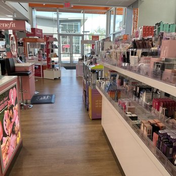 ULTA BEAUTY - Updated April 2025 - 131 Photos & 86 Reviews - 6130 ...
