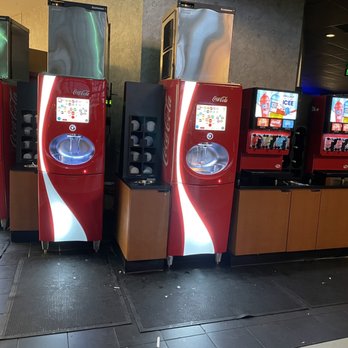 AMC TOWN SQUARE 18 - Updated June 2024 - 966 Photos & 973 Reviews ...