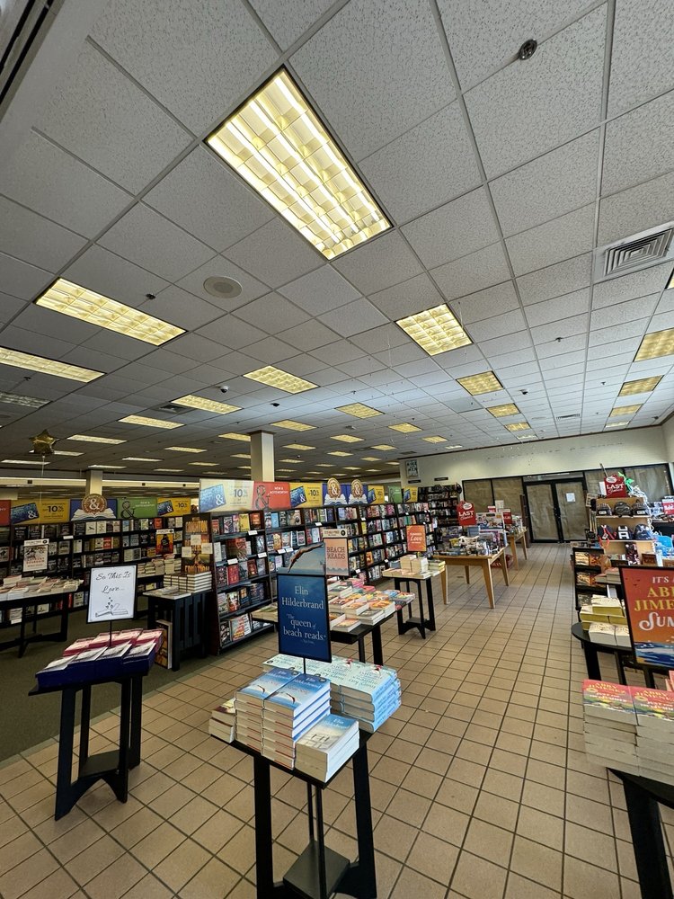 BARNES & NOBLE BOOKSELLERS - Updated January 2026 - 82 Photos & 52 ...