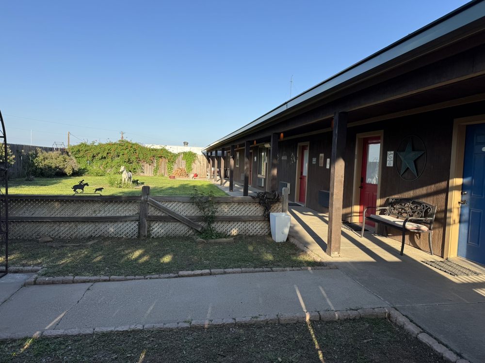 LONE STAR BED AND BALE - Updated May 2026 - 500 US-287, Claude, Texas ...