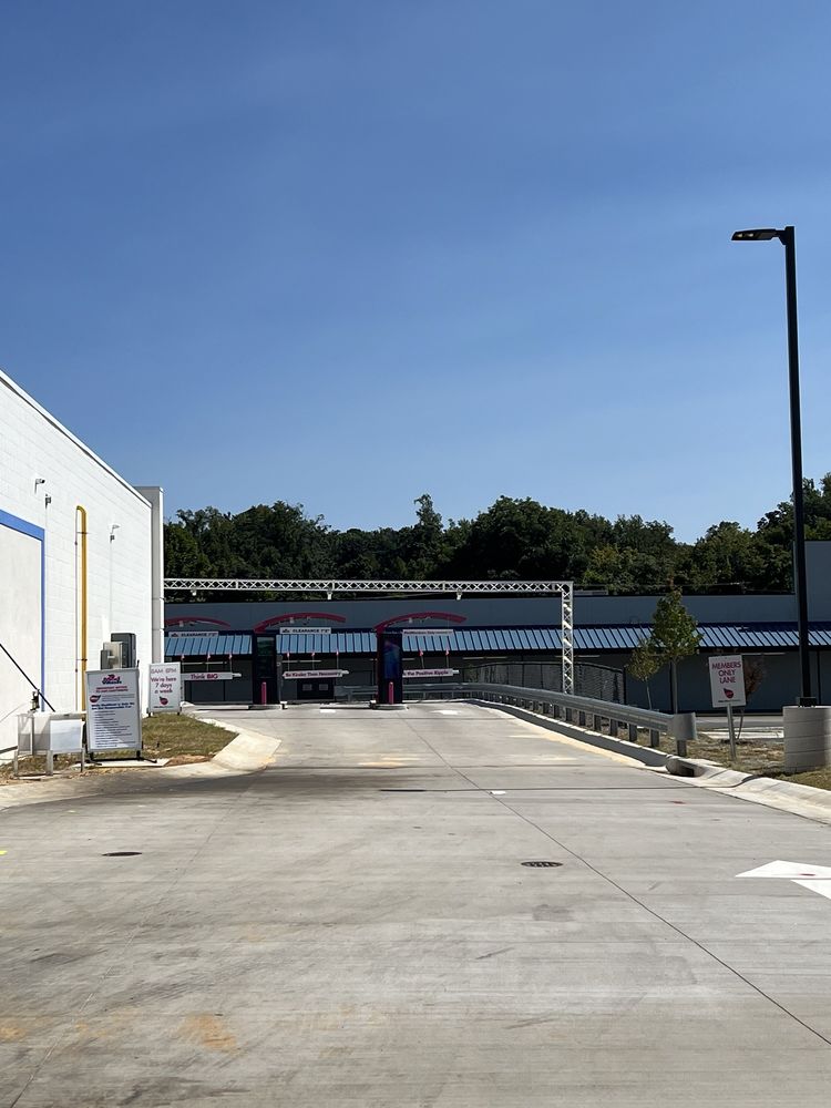 MODWASH - Updated October 2025 - 14 Photos - 3251 Riverside Dr ...