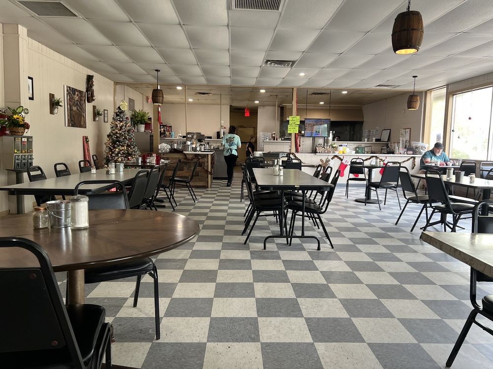 LIL BITS - Updated September 2025 - 10 Photos - 2401 Crill Ave, Palatka ...