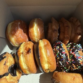 DANNYS DONUT SHOP - Updated December 2025 - 86 Photos & 58 Reviews ...