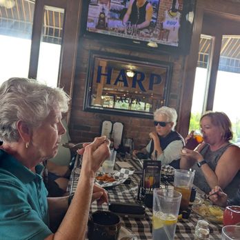 GLENDALE TRACKSIDE PUB - Updated December 2025 - 29 Photos & 14 Reviews ...