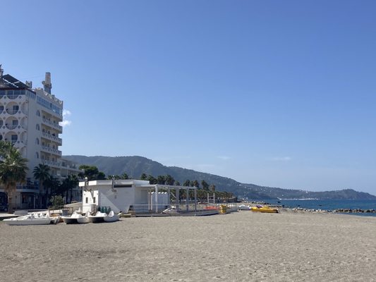 SPIAGGIA LIBERA DI BROLO - Via Lungomare Ammiraglio Luigi Rizzo 88 ...