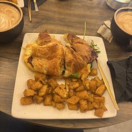 PERLA COFFEE CO & EATERY - Updated December 2025 - 161 Photos & 54 ...