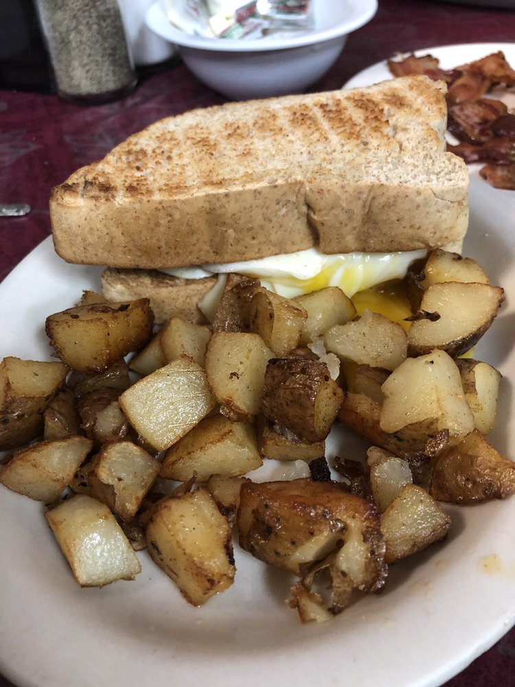 PERRY’S MAIN STREET EATERY - 51 Photos & 42 Reviews - 253 Main St ...