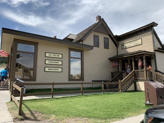 YELLOWSTONE GENERAL STORE - 35 Photos & 14 Reviews - Lodgepole Avenue ...