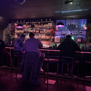 NINE BAR - Updated September 2025 - 209 Photos & 103 Reviews - 216 W ...