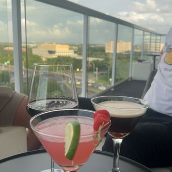 VANTAGE ROOFTOP BAR - Updated March 2025 - 63 Photos & 28 Reviews ...