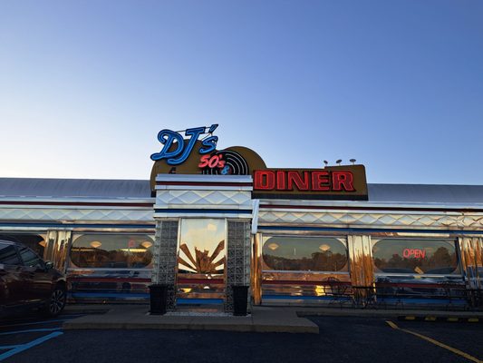 DJ’S 50’S & 60’S DINER - Updated November 2025 - 53 Photos & 69 Reviews ...