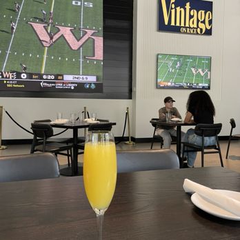 VINTAGE ON RACE - Updated February 2025 - 41 Photos & 12 Reviews - 500 Race St, Cincinnati, Ohio ...