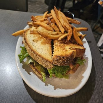 STATION 101 PUB & KITCHEN - Updated August 2025 - 301 Photos & 392 ...