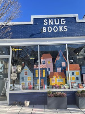 SNUG BOOKS - Updated July 2025 - 12 Photos - 4717 Harford Rd, Baltimore ...