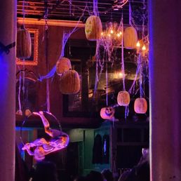 RAVEN’S MANOR - Updated July 2025 - 1382 Photos & 420 Reviews - 235 SW ...