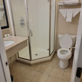 RAINCROSS HOTEL RIVERSIDE - Updated December 2025 - 23 Photos & 14 ...