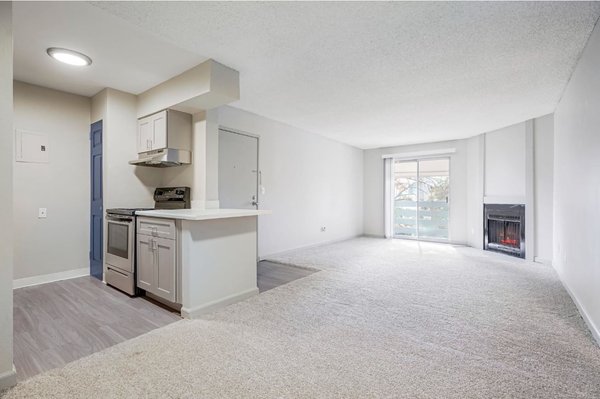 39 NORTH - Updated November 2025 - 15 Photos - 10225 E Girard Ave ...