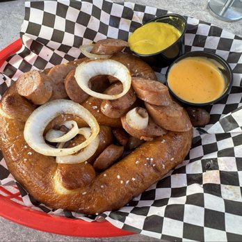 PIGNIC PUB & PATIO - Updated December 2025 - 688 Photos & 276 Reviews ...