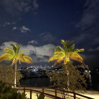 REGATTA GROVE - Updated June 2024 - 271 Photos & 129 Reviews - 3415 Pan ...