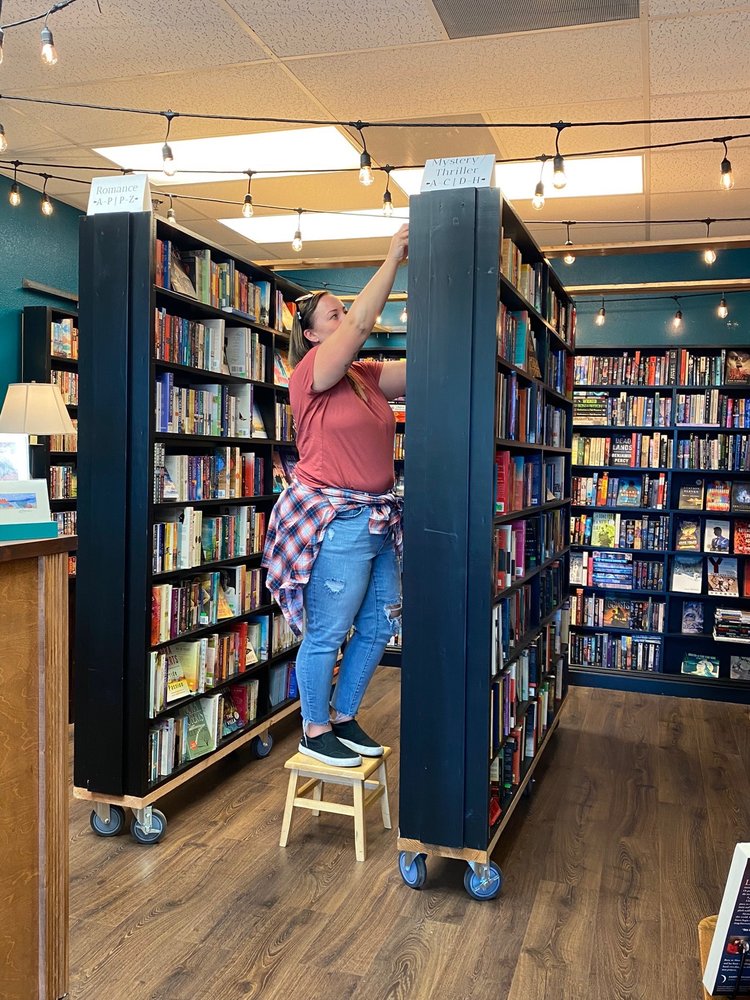 LUMINARY BOOKS - 1503 US Hwy 395 N, Gardnerville, Nevada - Bookstores ...