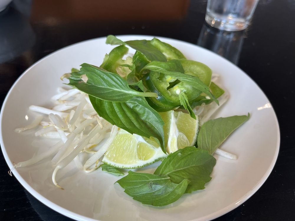 MR PHO - Updated January 2026 - 27 Photos & 23 Reviews - 1924 Biddle Rd ...